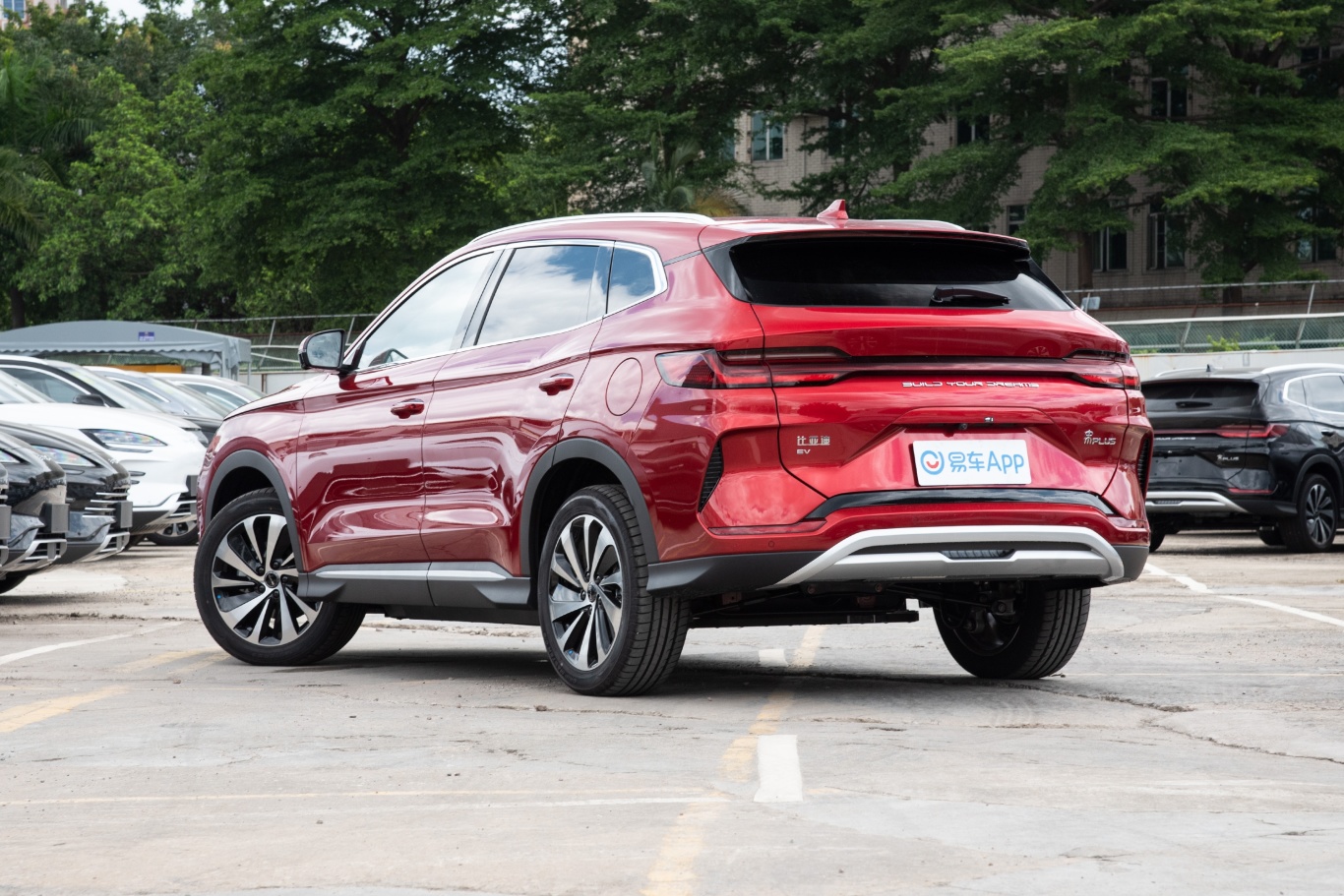 【宋PLUS新能源EV 冠军版 520km 旗舰型侧后45度车头向左水平图片-汽车图片大全】-易车