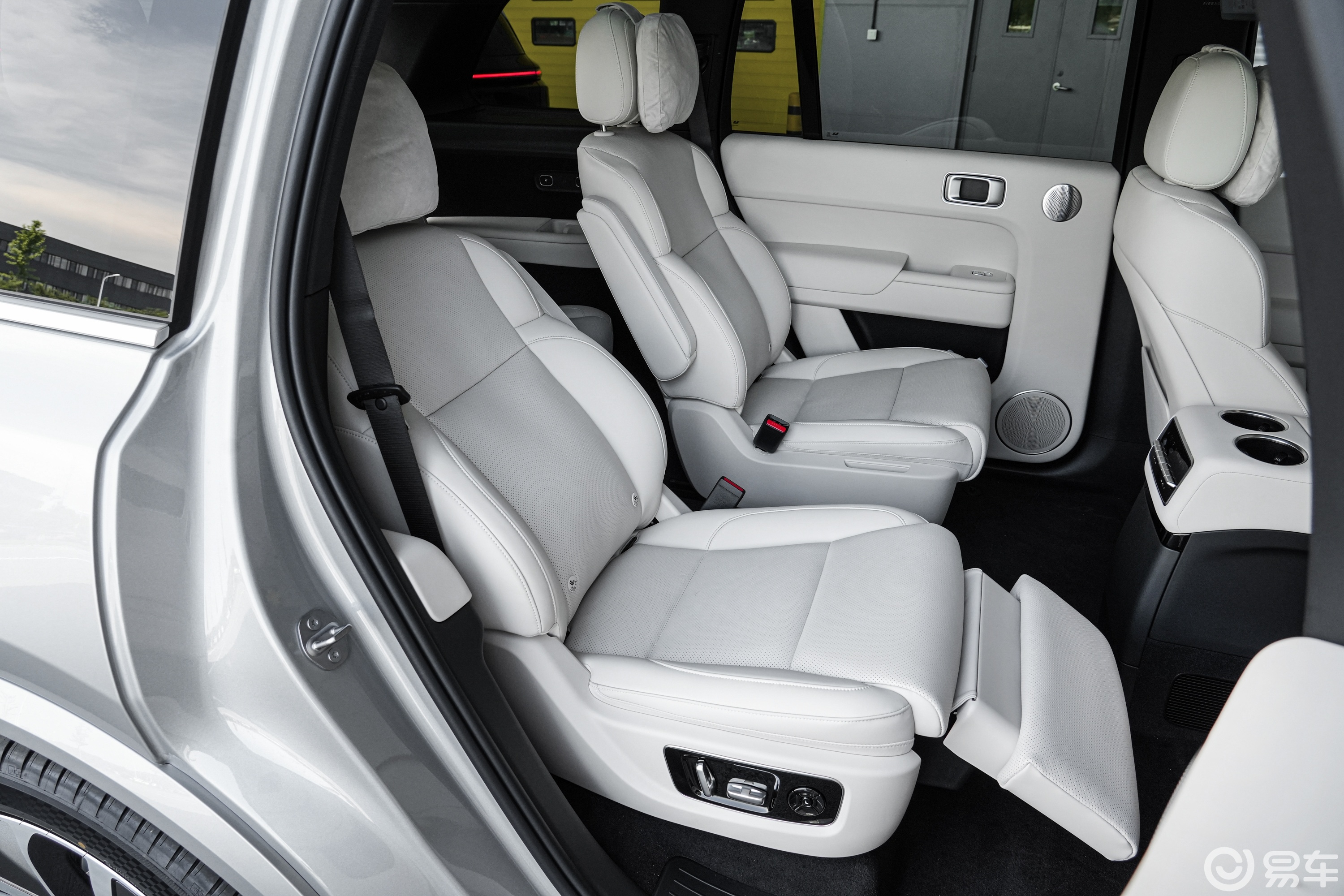 【理想L9L9 Pro版后排空间图片-汽车图片大全】-易车