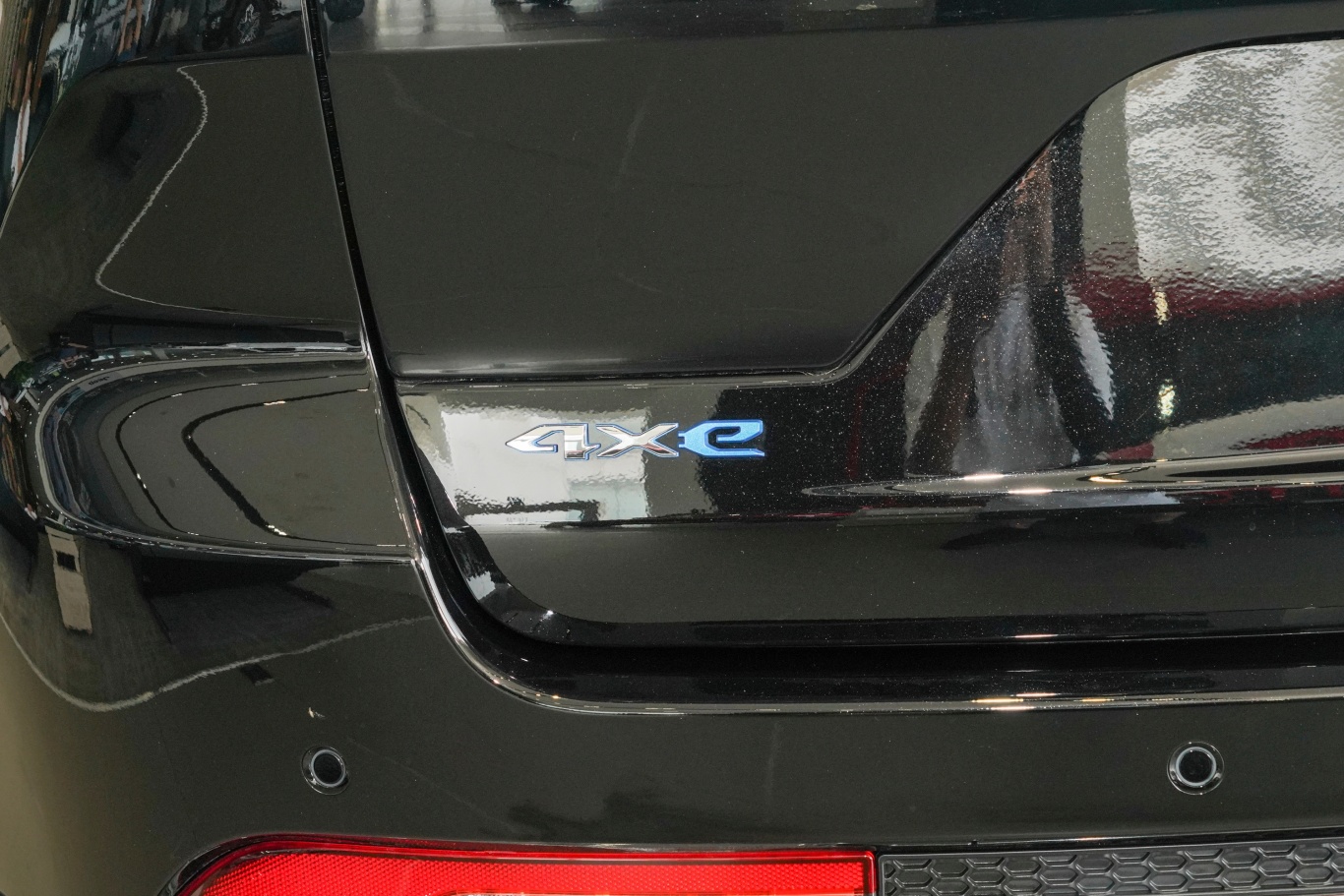 【大切诺基4xe2.0T 47km 远峰版外观细节图片-汽车图片大全】-易车