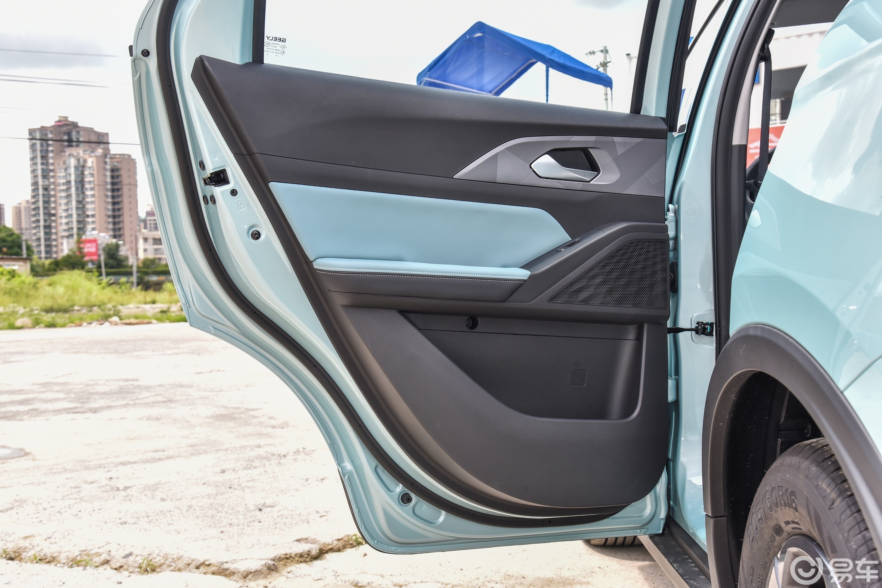 【吉利几何E萤火虫301km 星光后排功能图片-汽车图片大全】-易车