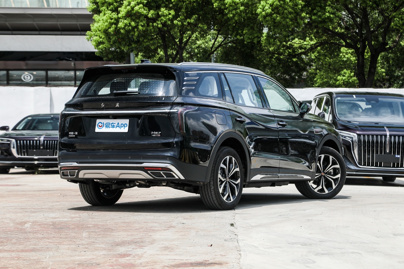 【红旗HS72.0T 四驱旗畅版 6座侧后45度车头向右水平图片-汽车图片大全】-易车