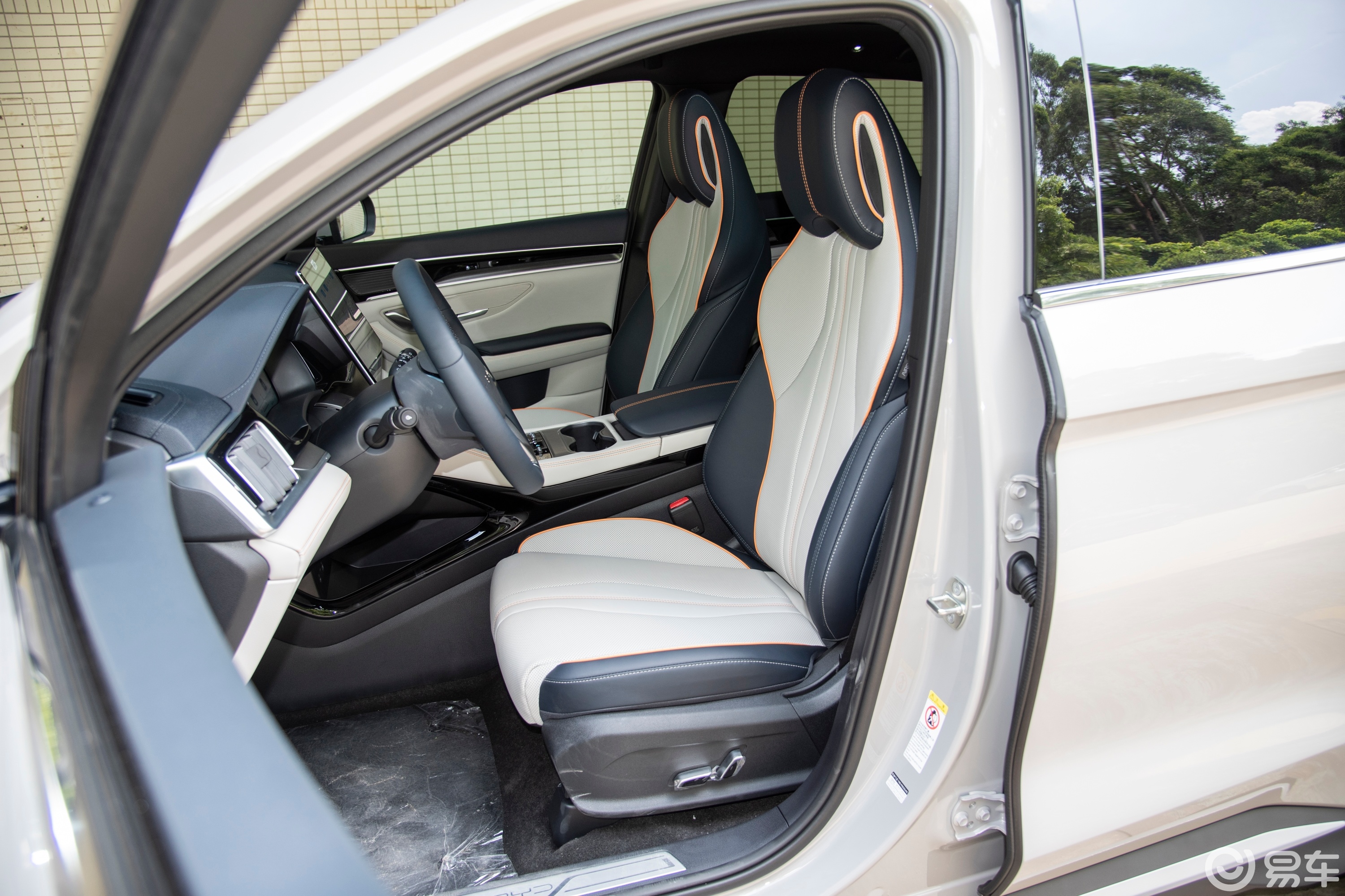 【宋PLUS新能源DM-i 冠军版 1.5L 150km 旗舰PLUS 5G驾驶员座椅图片-汽车图片大全】-易车