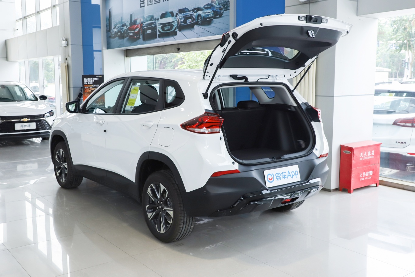 【创酷RS 1.5T CVT 酷后备厢开启45度侧拍图片-汽车图片大全】-易车