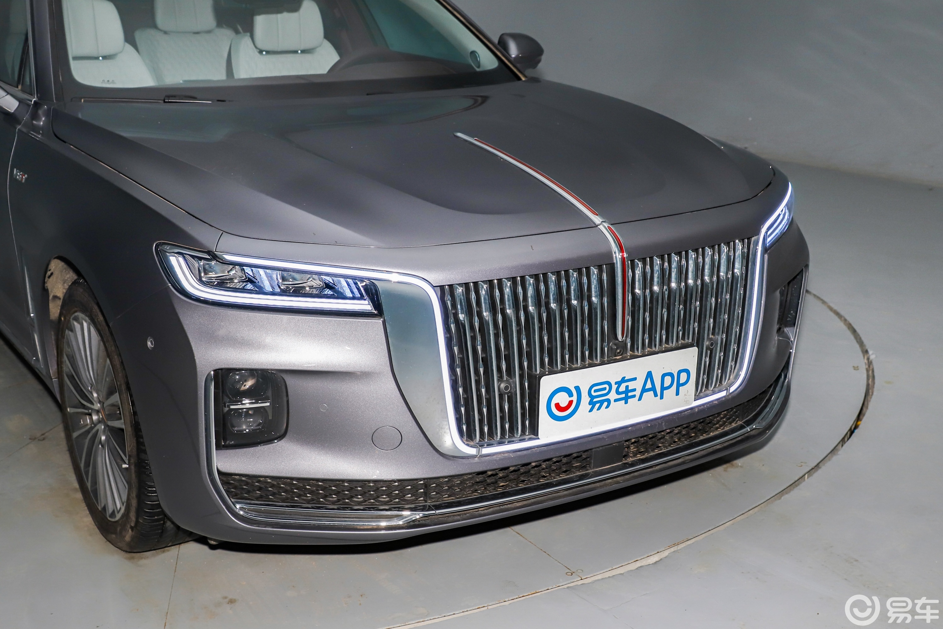 【红旗H93.0T 智联旗畅版 5座前格栅侧俯拍图片-汽车图片大全】-易车