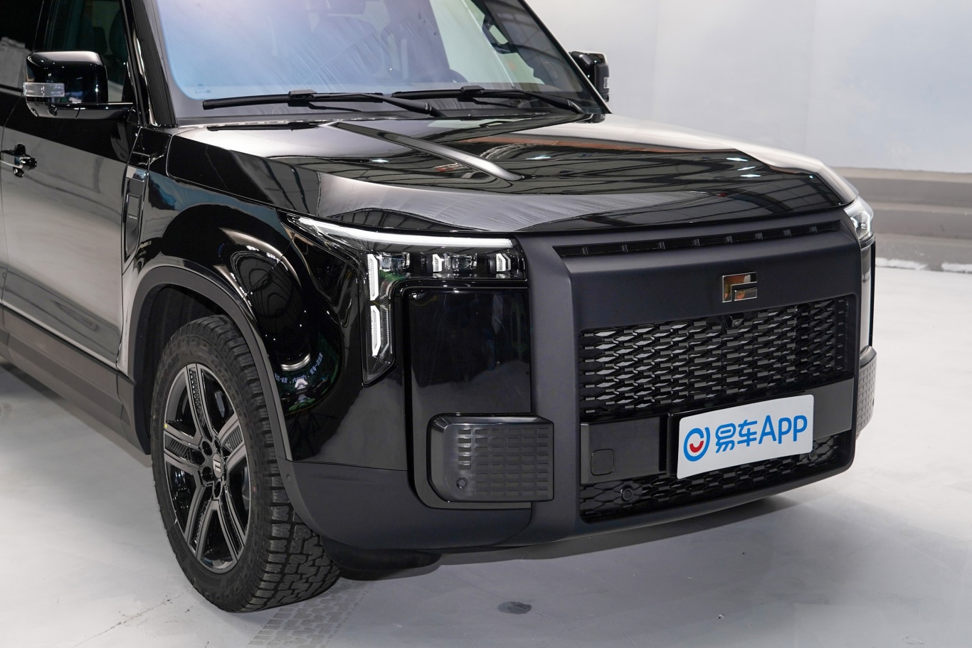 【极石011.5T 235km 全能版 7座前格栅侧俯拍图片-汽车图片大全】-易车