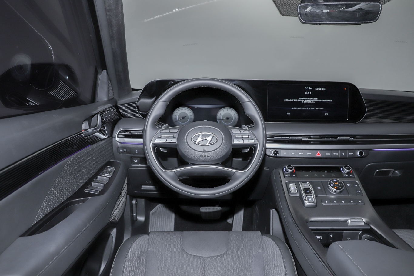 【帕里斯帝3.5L 四驱Calligraphy黑骑士版 6座驾驶位区域图片-汽车图片大全】-易车