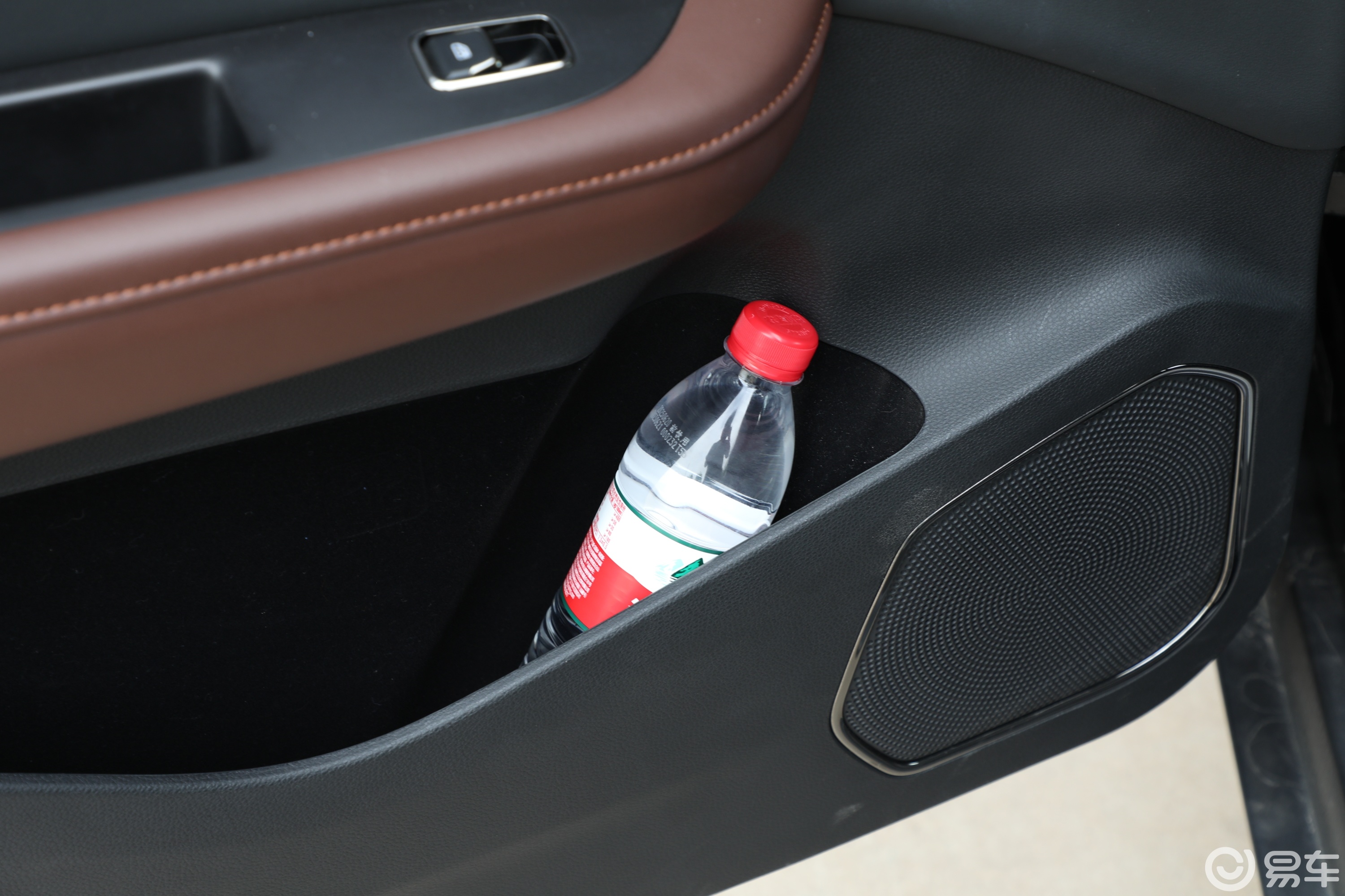 【远志M1改款 450km 头等舱 4座后排空间图片-汽车图片大全】-易车