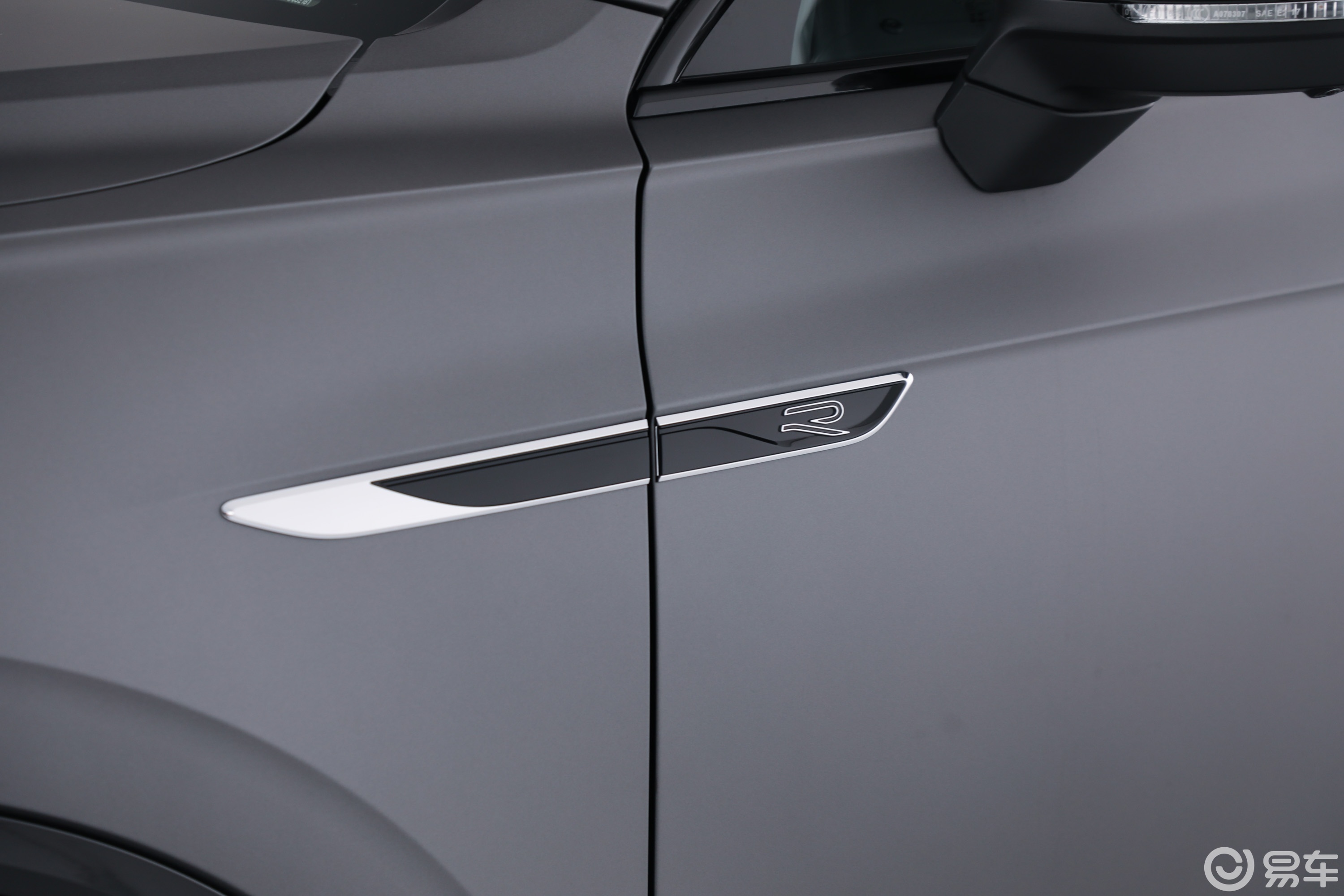 【途锐3.0T 锐享火山岩涂装运动版外观细节图片-汽车图片大全】-易车