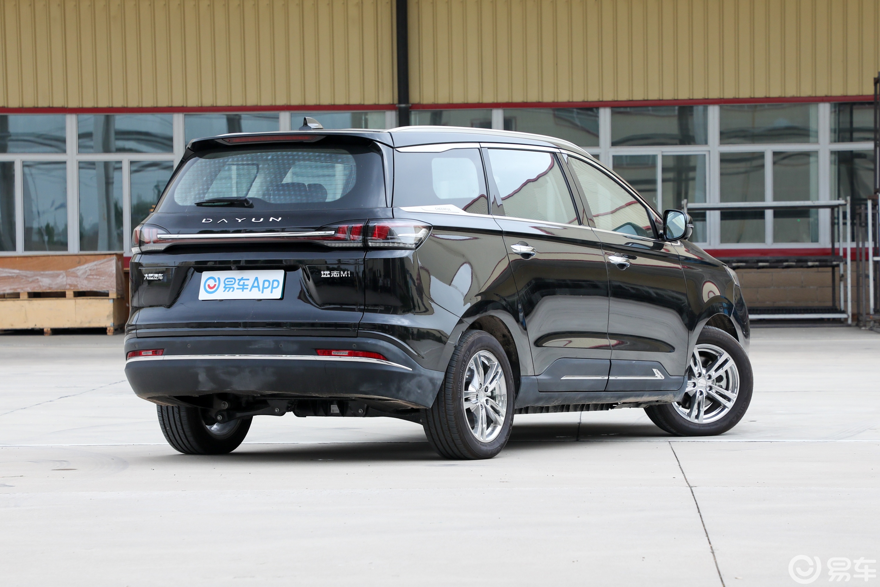 【远志M1改款 450km 头等舱 4座侧后45度车头向右水平图片-汽车图片大全】-易车