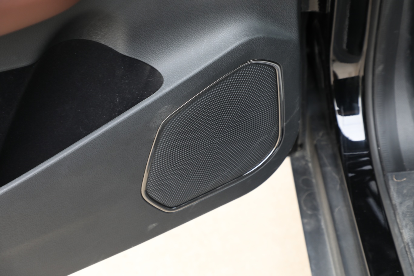 【远志M1改款 450km 头等舱 4座后排功能图片-汽车图片大全】-易车