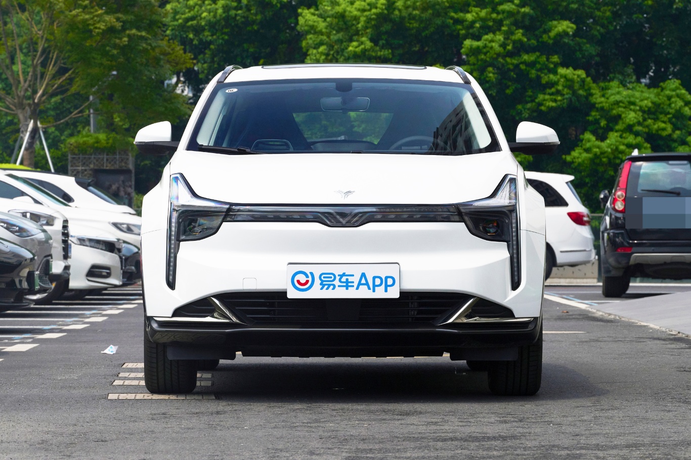 【哪吒U哪吒U-Ⅱ挑战版 401km Lite 磷酸铁锂正前水平图片-汽车图片大全】-易车