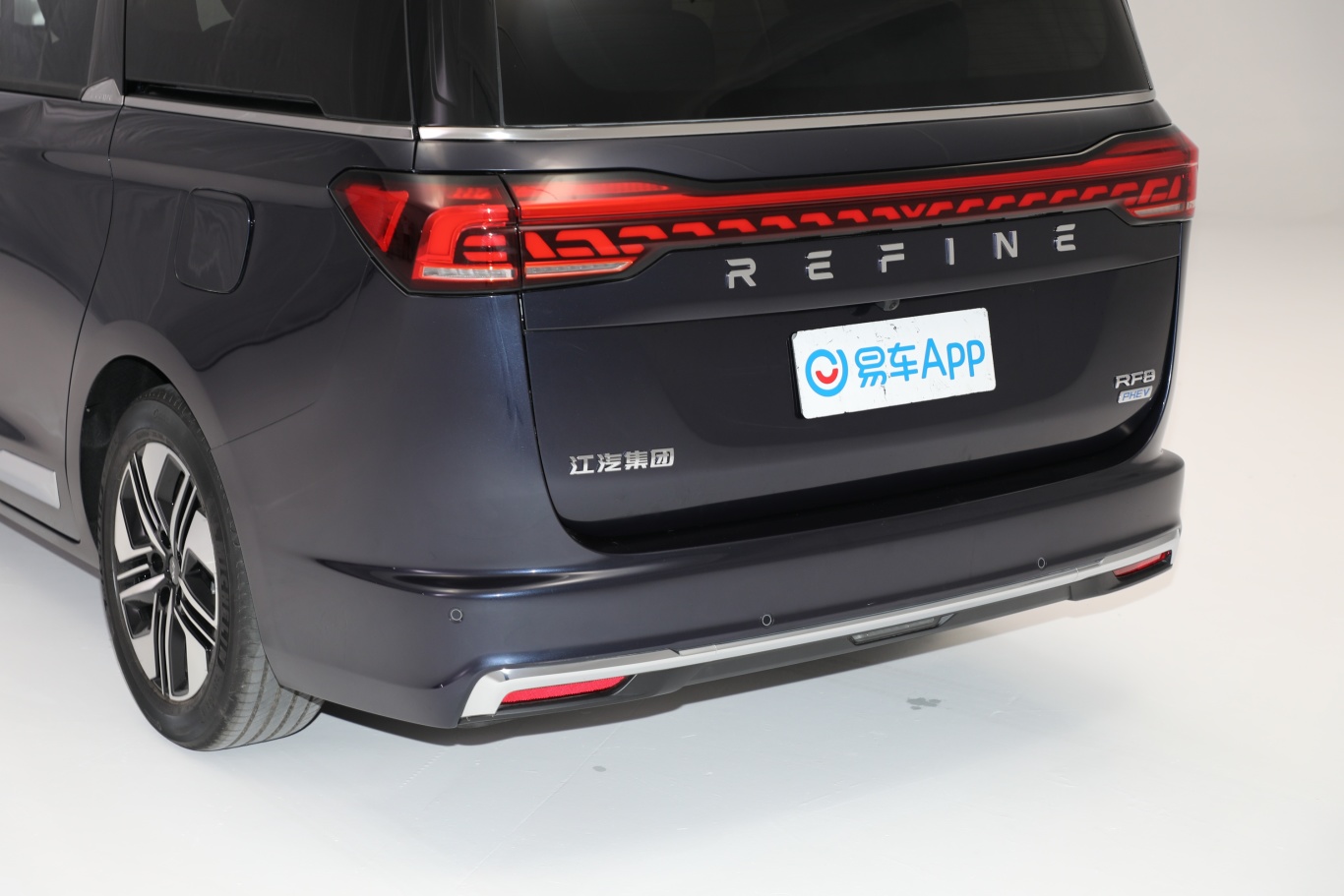 【瑞风RF8 PHEV鸿蒙版 1.5T 150km 旗舰型车尾特写图片-汽车图片大全】-易车