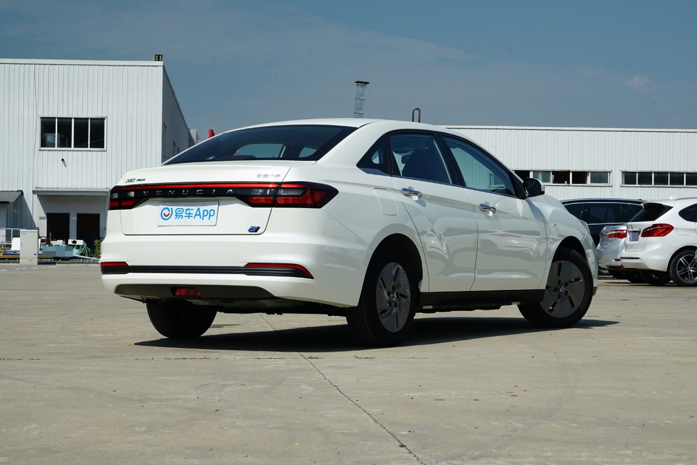 【启辰D60 EVPLUS 450km CI型舒适版侧后45度车头向右水平图片-汽车图片大全】-易车