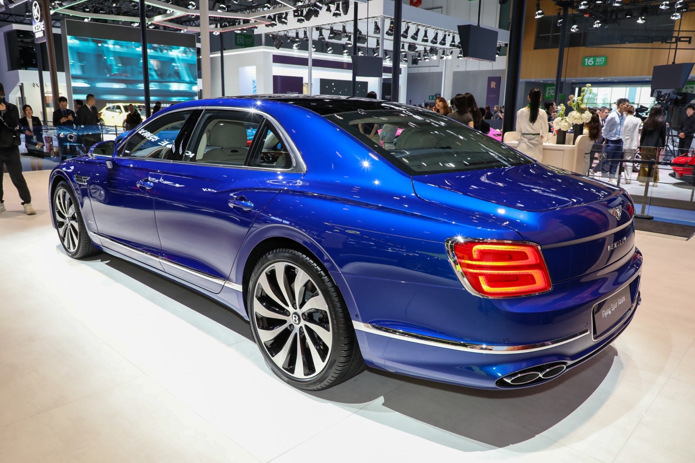 【飞驰4.0T V8 雅度版外观图片-汽车图片大全】-易车