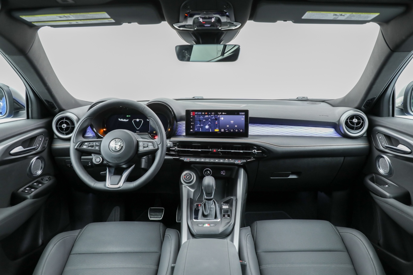 【Tonale托纳利2.0T 赛道版内饰全景正拍图片-汽车图片大全】-易车