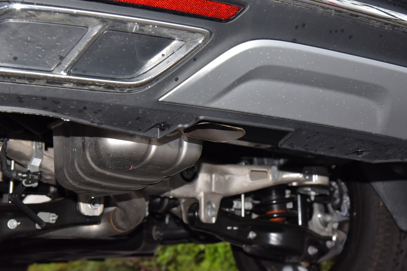 【红旗HS72.0T 四驱旗畅版 7座动力底盘图片-汽车图片大全】-易车