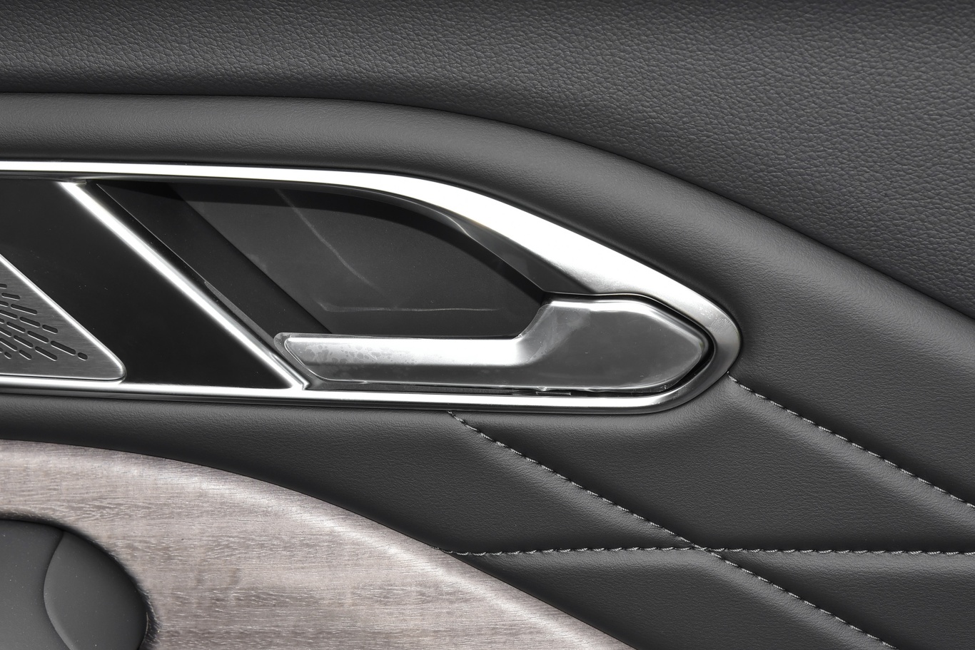 【红旗HS72.0T 四驱旗畅版 7座副驾驶位图片-汽车图片大全】-易车