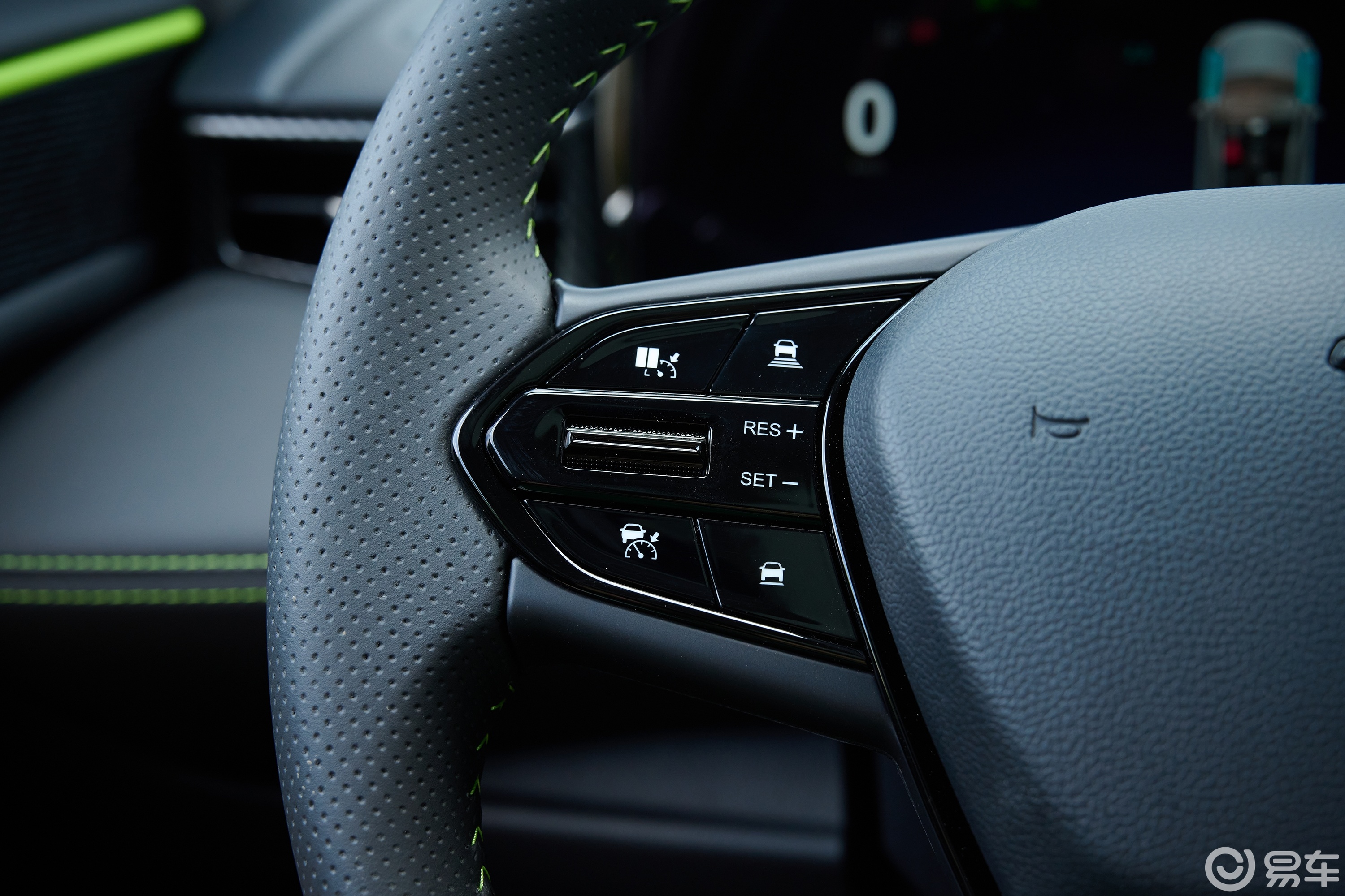 【哪吒U哪吒U-Ⅱ挑战版 501km 磷酸铁锂左侧方向盘功能按键图片-汽车图片大全】-易车