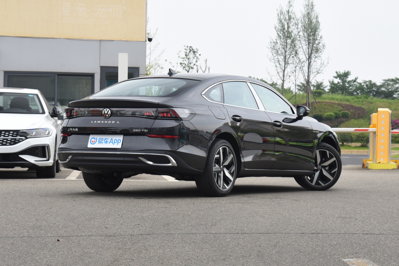 【凌渡凌渡L 280TSI 酷辣版侧后45度车头向右水平图片-汽车图片大全】-易车