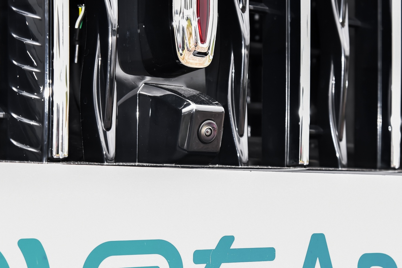 【红旗HS72.0T 两驱旗享版 7座外观细节图片-汽车图片大全】-易车