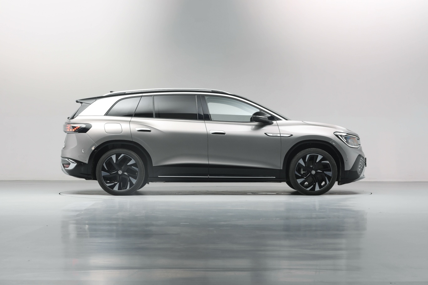 【ID.6 CROZZ560km 四驱PRIME正侧车头向右水平图片-汽车图片大全】-易车