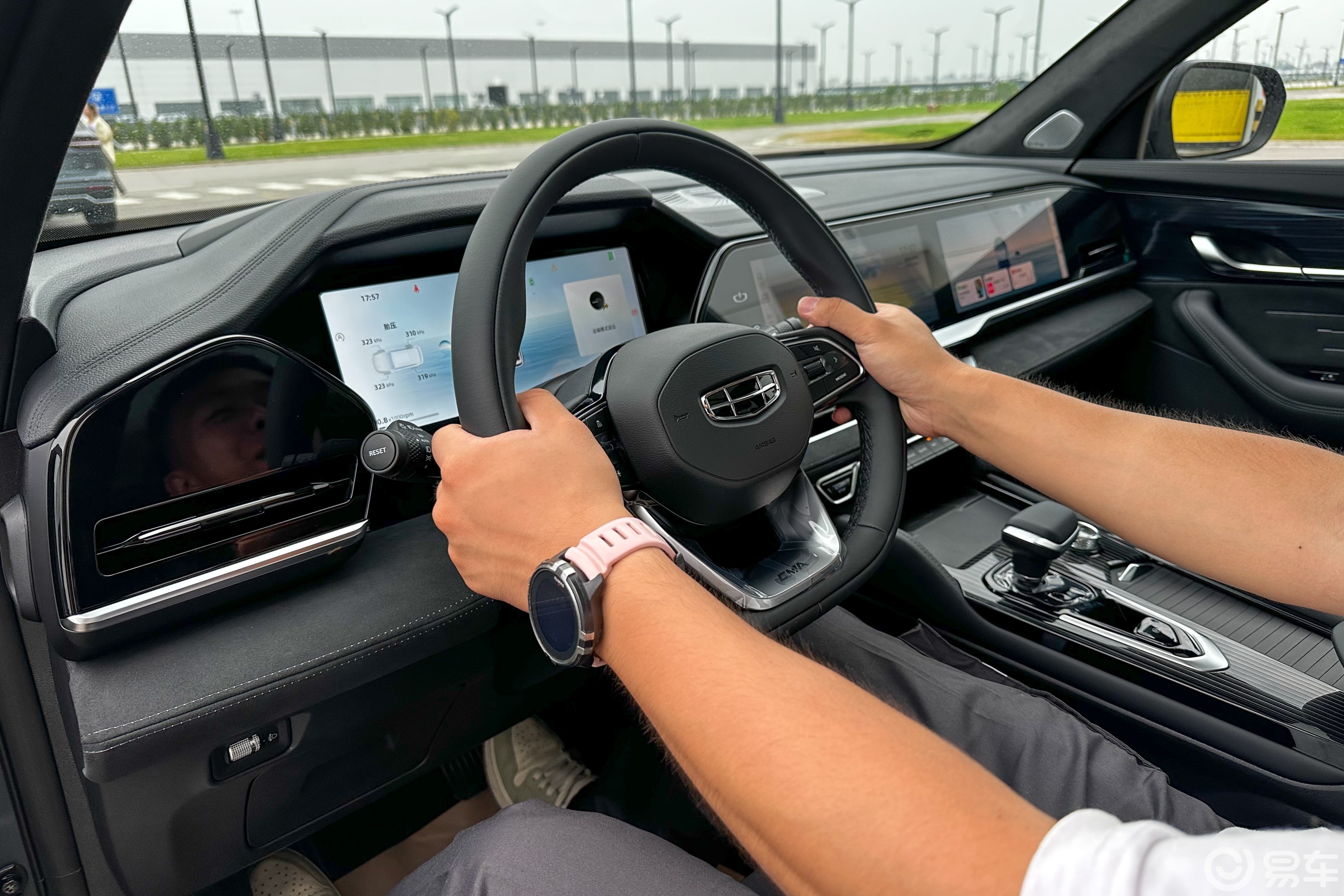 【星越L2.0T 自动两驱天际版主驾驶位图片-汽车图片大全】-易车