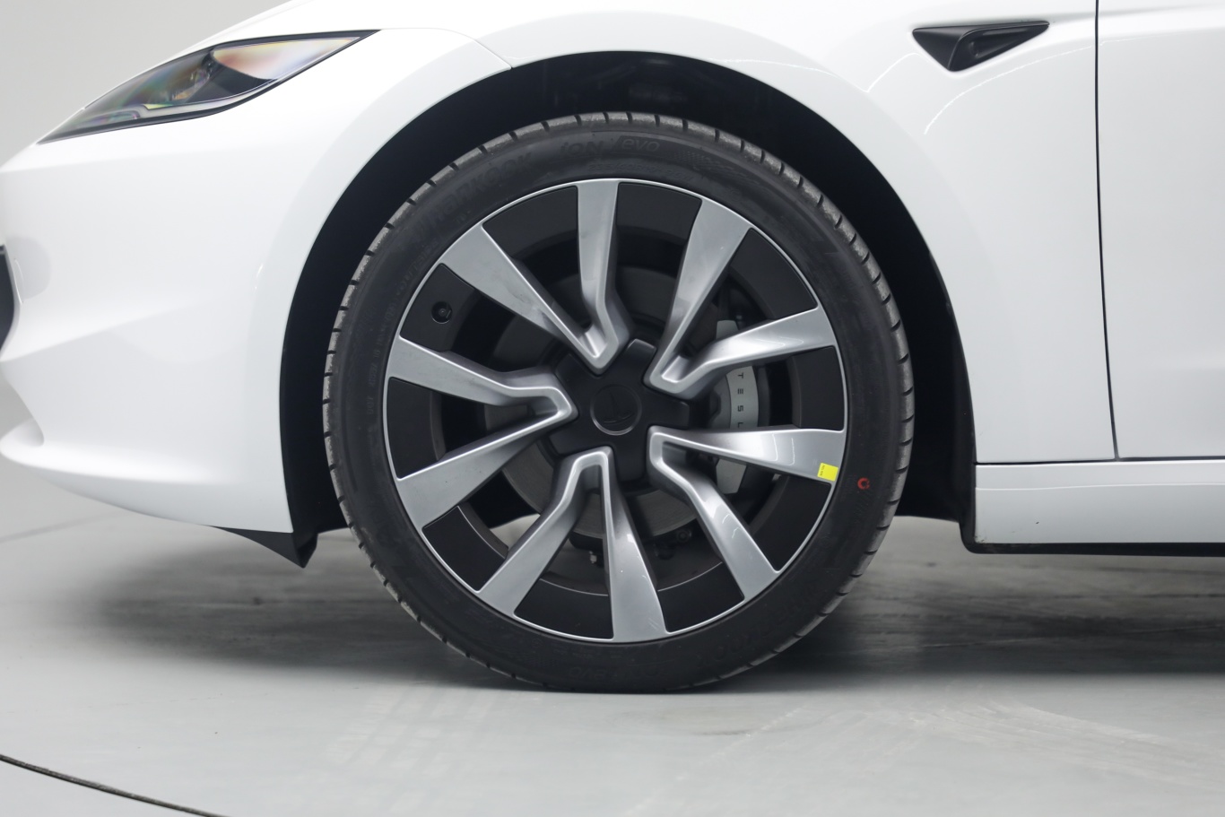 【Model 3713km 长续航全轮驱动版前轮毂造型图片-汽车图片大全】-易车