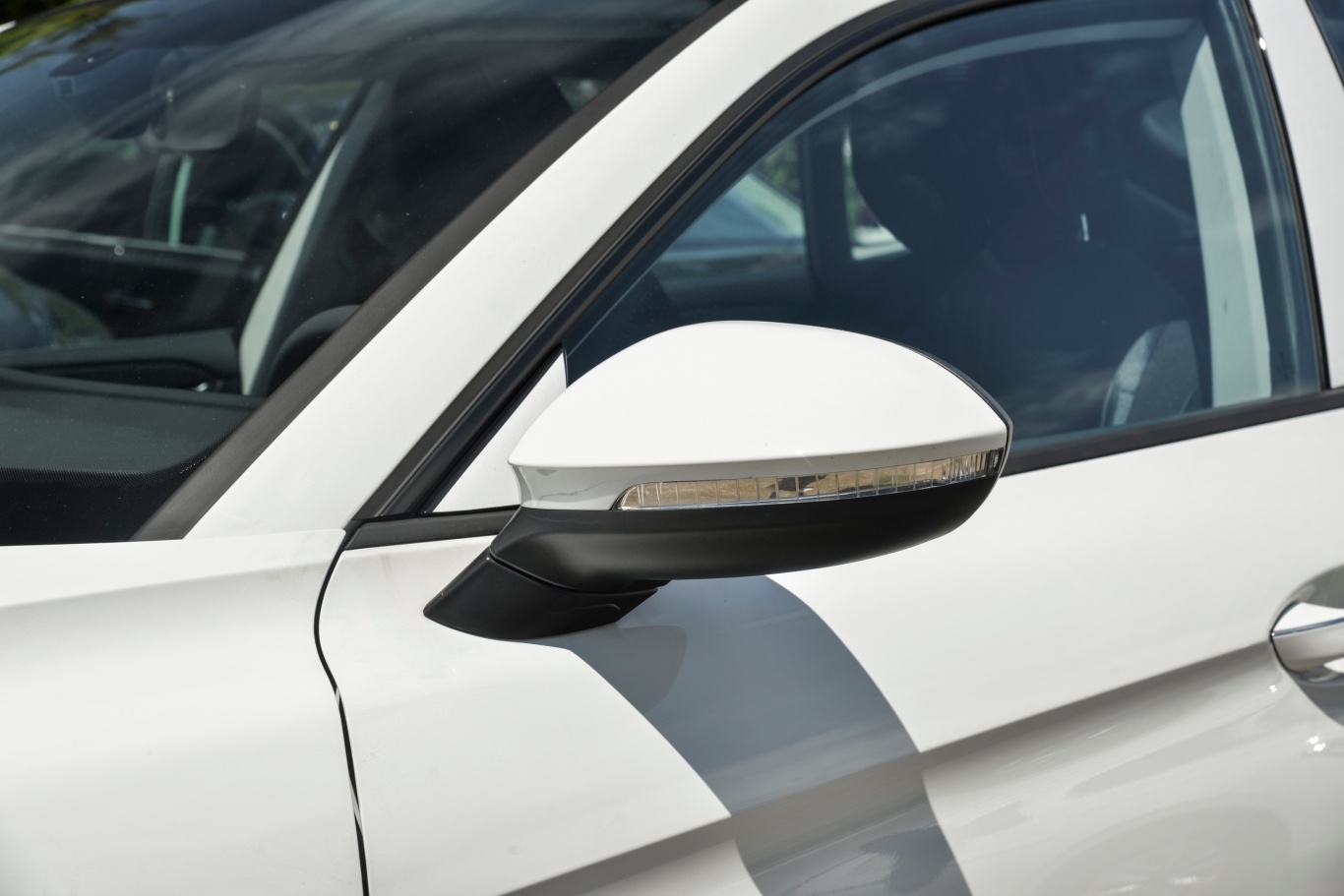 【凌渡凌渡L 200TSI 潮辣版主驾驶后视镜背面图片-汽车图片大全】-易车