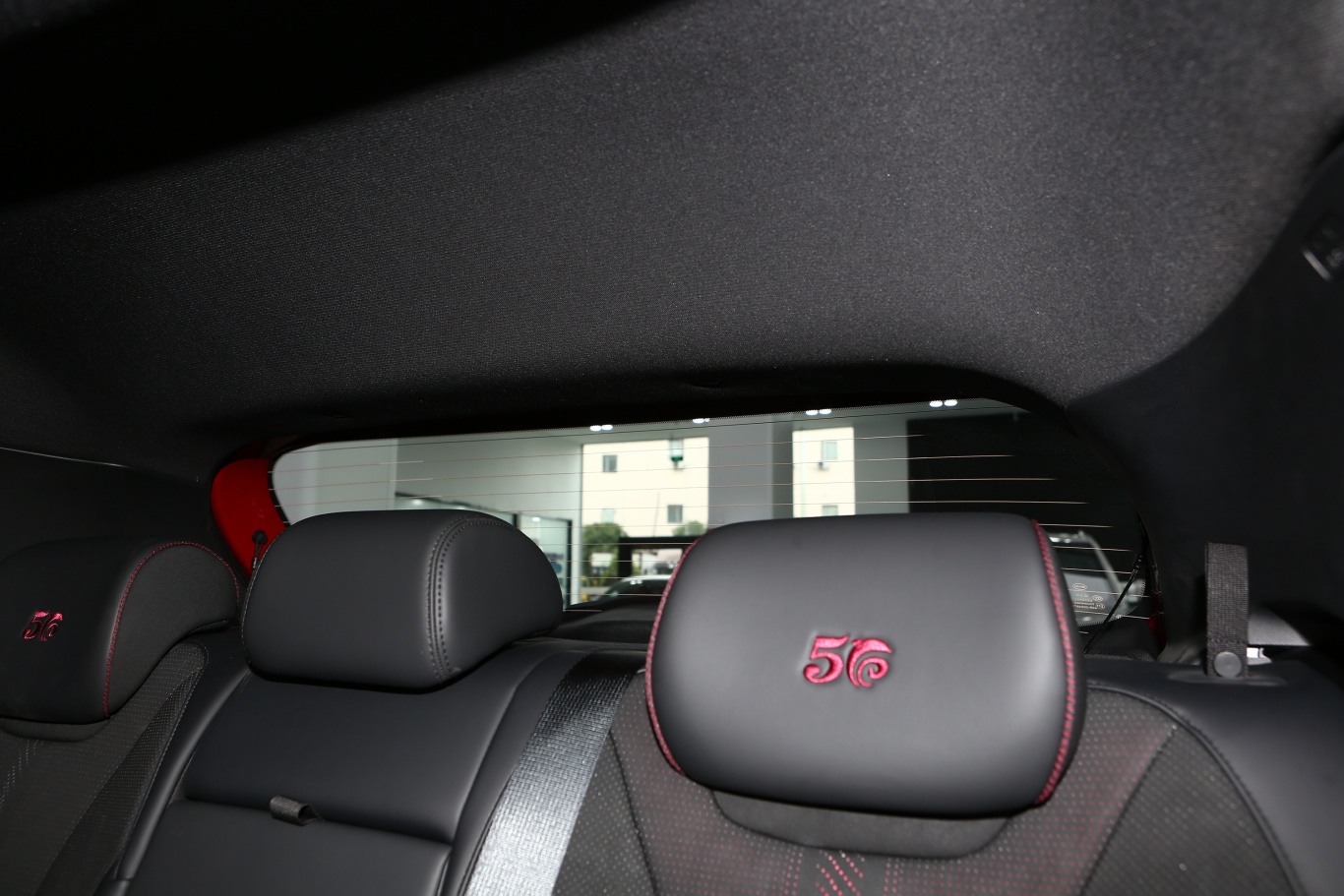 【海豚420km 50万纪念版Pro后排空间图片-汽车图片大全】-易车