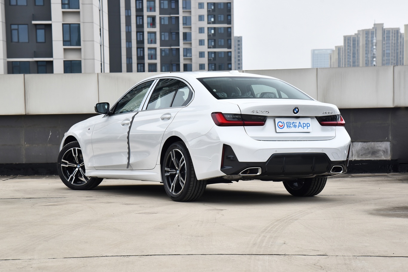 【宝马3系325i M运动套装侧后45度车头向左水平图片-汽车图片大全】-易车