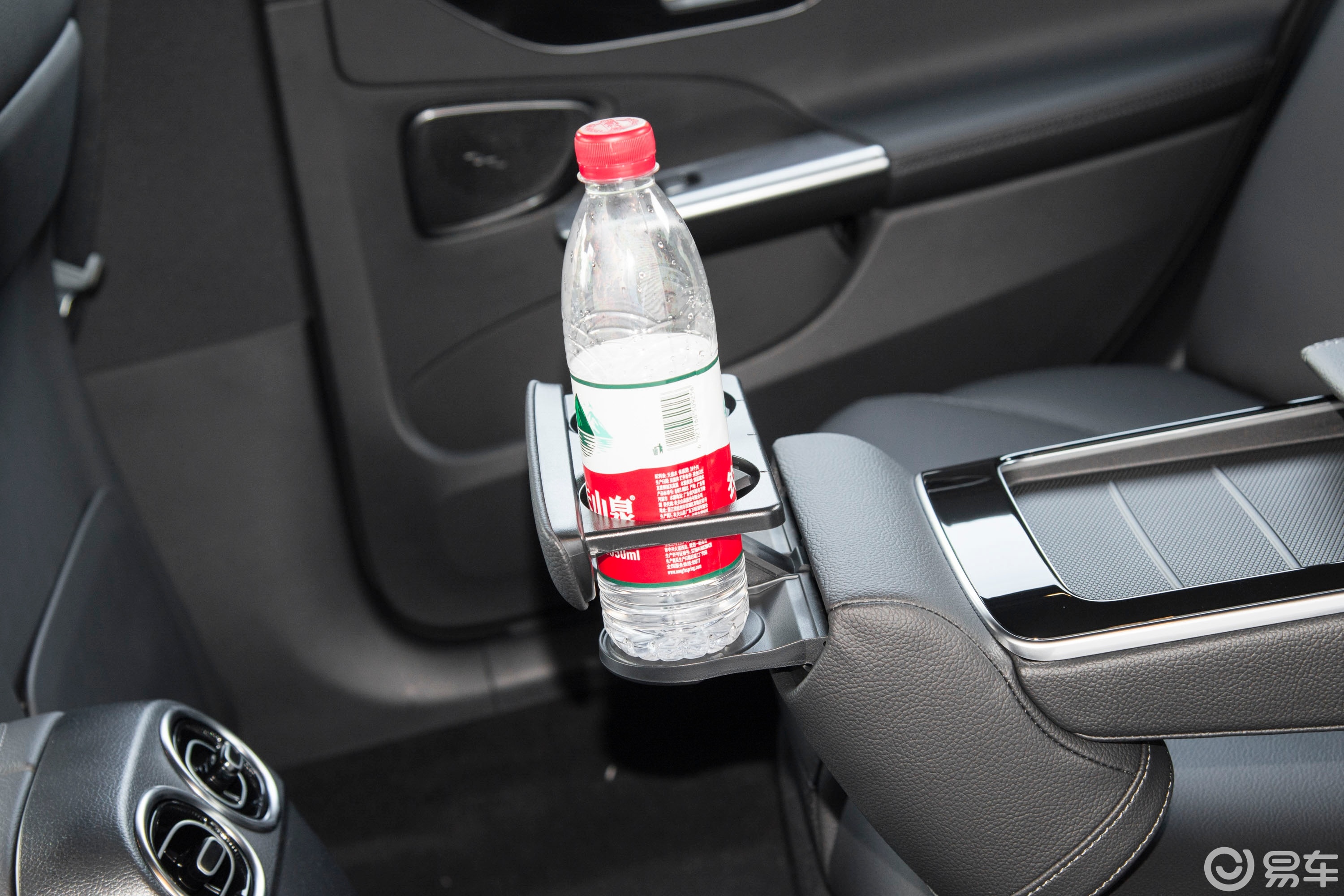 【奔驰C级C 200 L 运动版后排杯架图片-汽车图片大全】-易车
