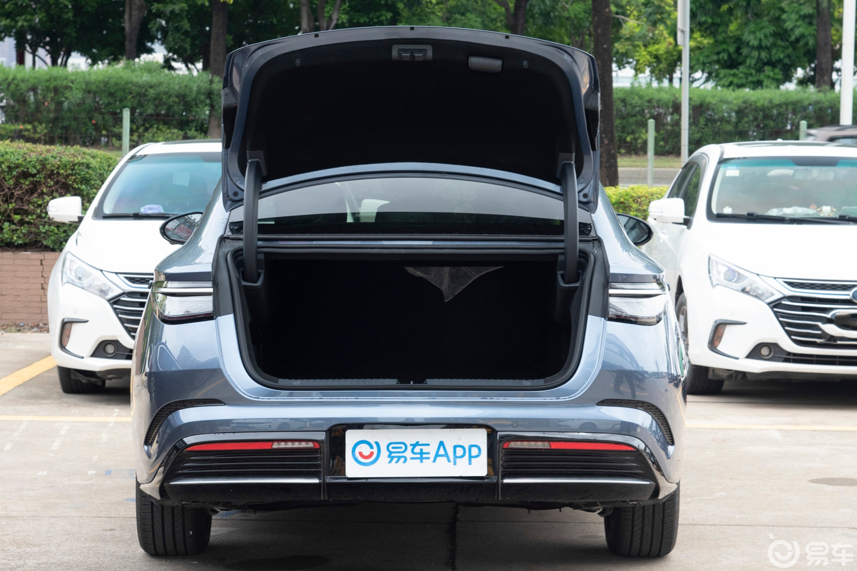 【海豹DM-i 1.5L 121km 豪华型后备厢图片-汽车图片大全】-易车