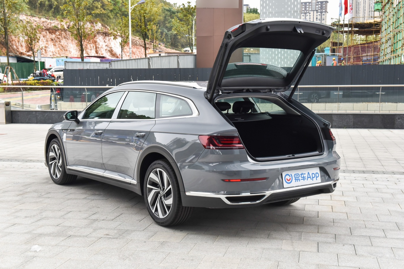 【一汽-大众CC猎装车 330TSI 猎目版后备厢开启45度侧拍图片-汽车图片大全】-易车