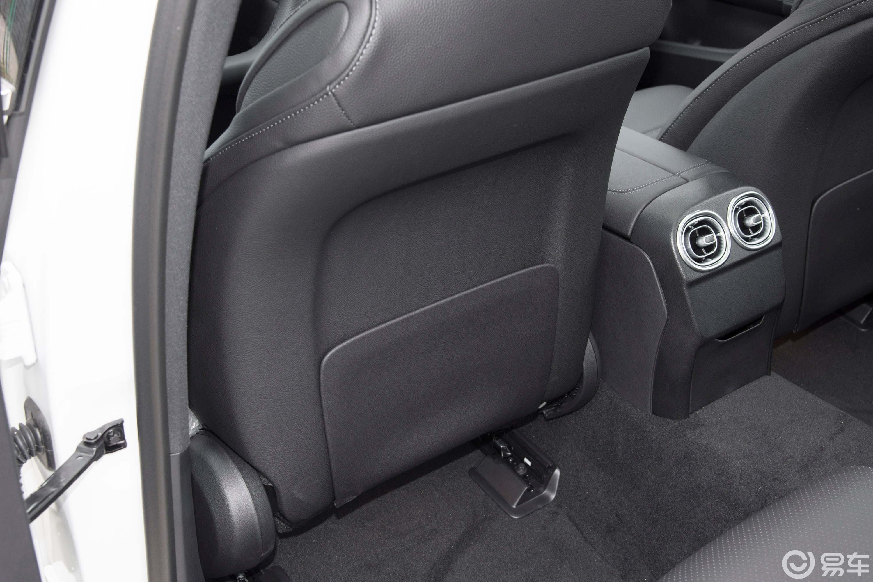 【奔驰C级C 260 L 运动版后排功能图片-汽车图片大全】-易车