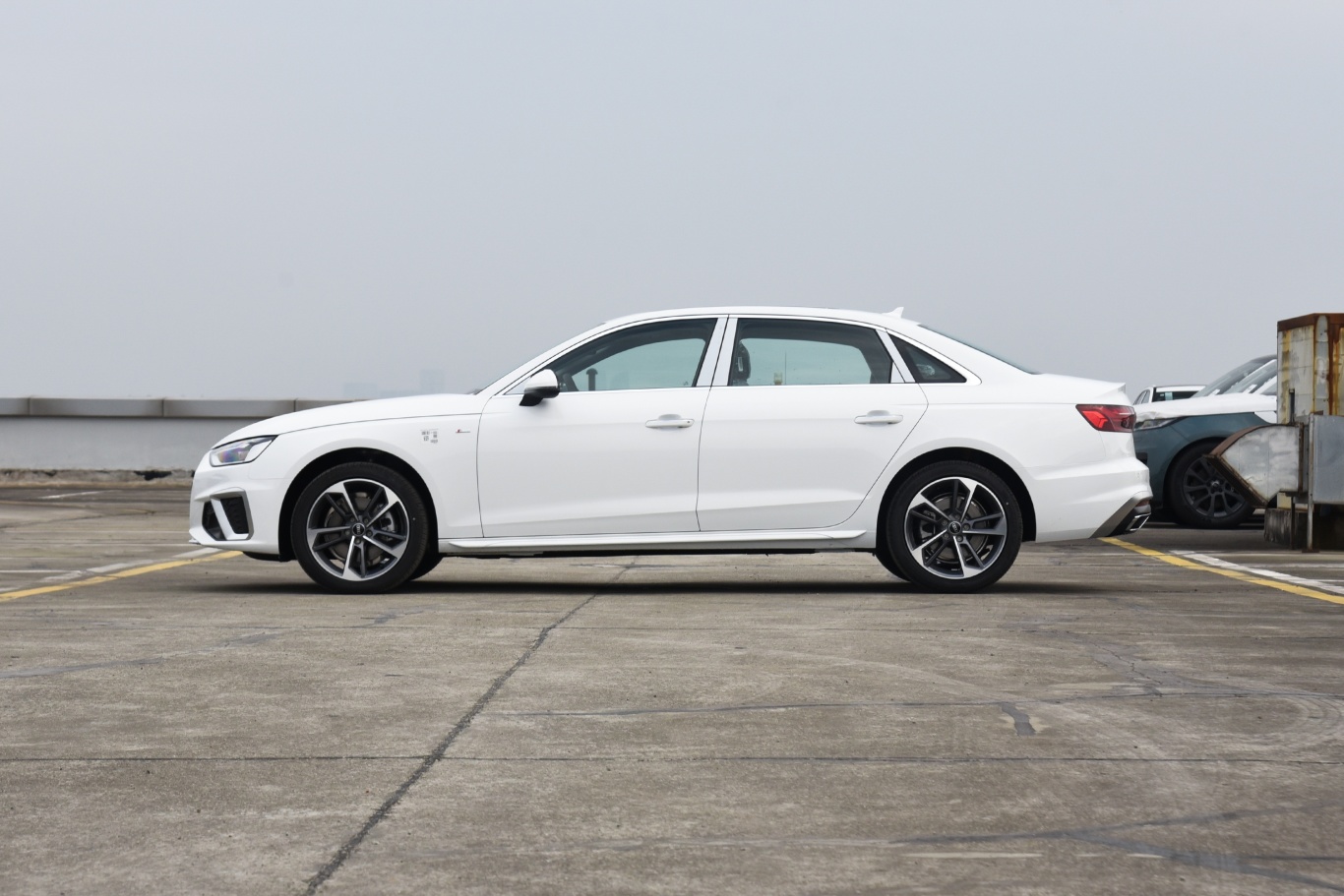 【奥迪A4L40 TFSI 时尚动感型正侧车头向左水平图片-汽车图片大全】-易车