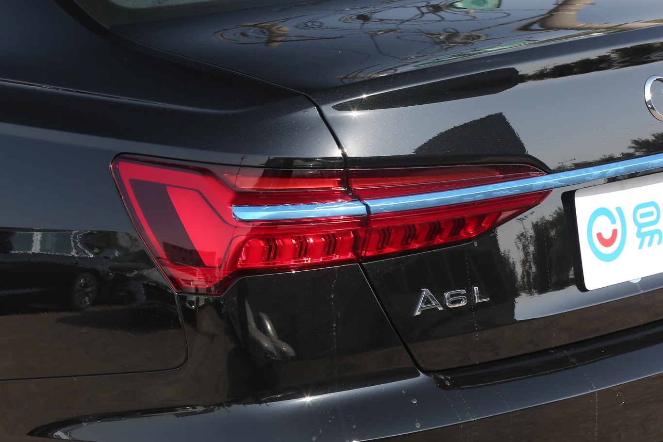 【奥迪A6L40 TFSI 豪华致雅型尾灯侧45度俯拍图片-汽车图片大全】-易车