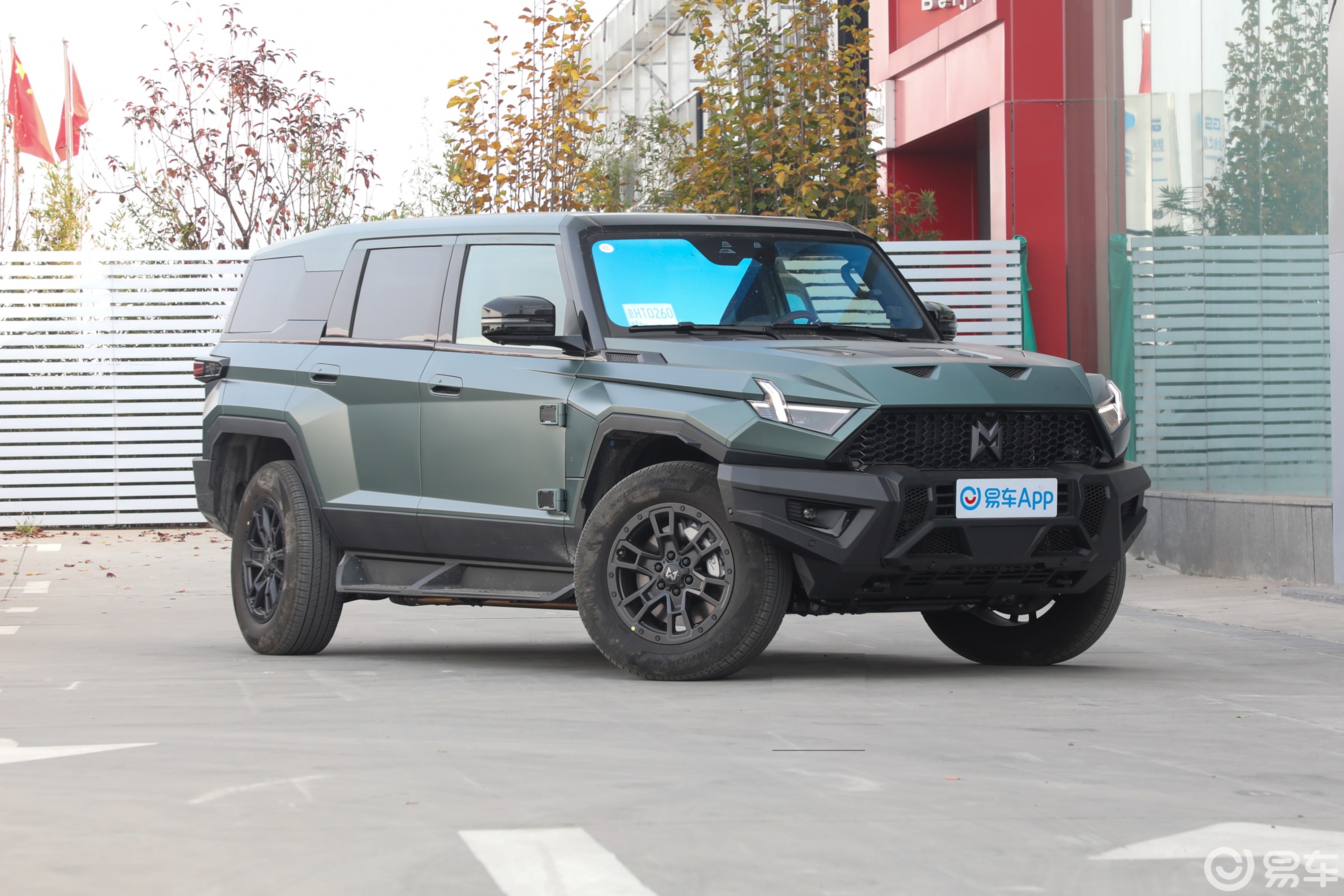 【猛士917增程式 200km侧前45度车头向右水平图片-汽车图片大全】-易车