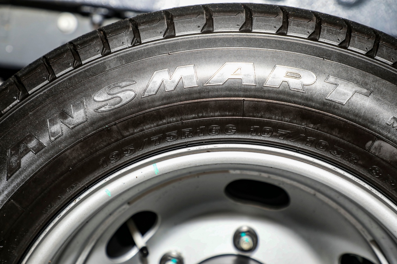 【全顺T82.3T 自动长轴中顶商旅版后双胎 15座动力底盘图片-汽车图片大全】-易车