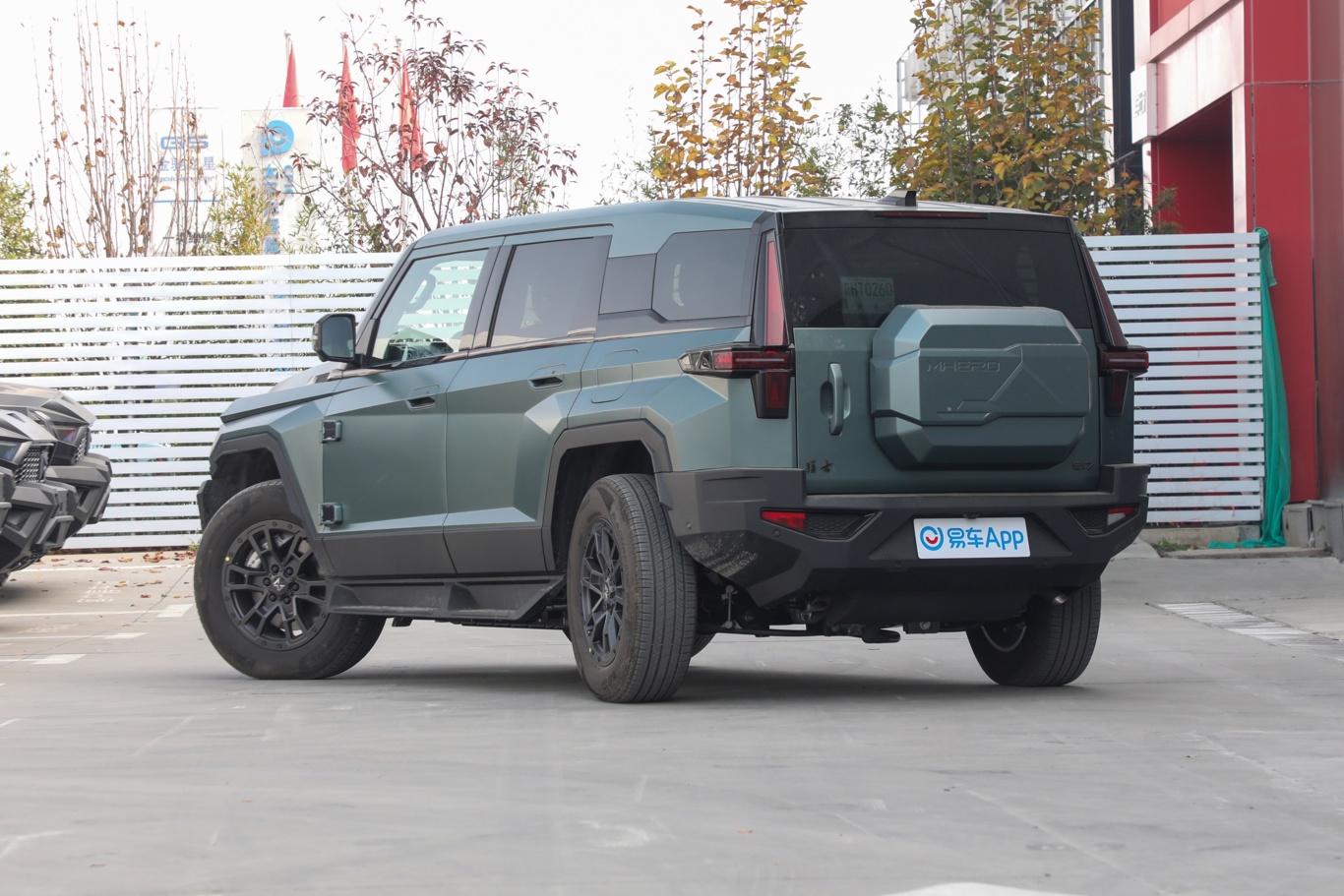 【猛士917增程版 200km侧后45度车头向左水平图片-汽车图片大全】-易车