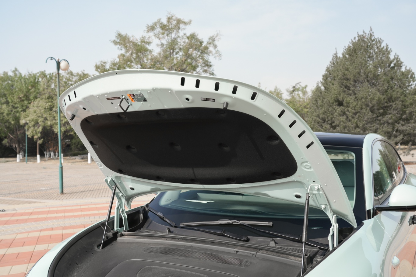 【智己LS6702km 四驱Max超强性能版发动机舱盖内侧图片-汽车图片大全】-易车