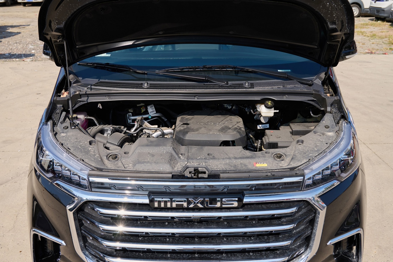 【大通G20改款 ES 2.0T 自动超值版 7座 汽油前舱整体图片-汽车图片大全】-易车