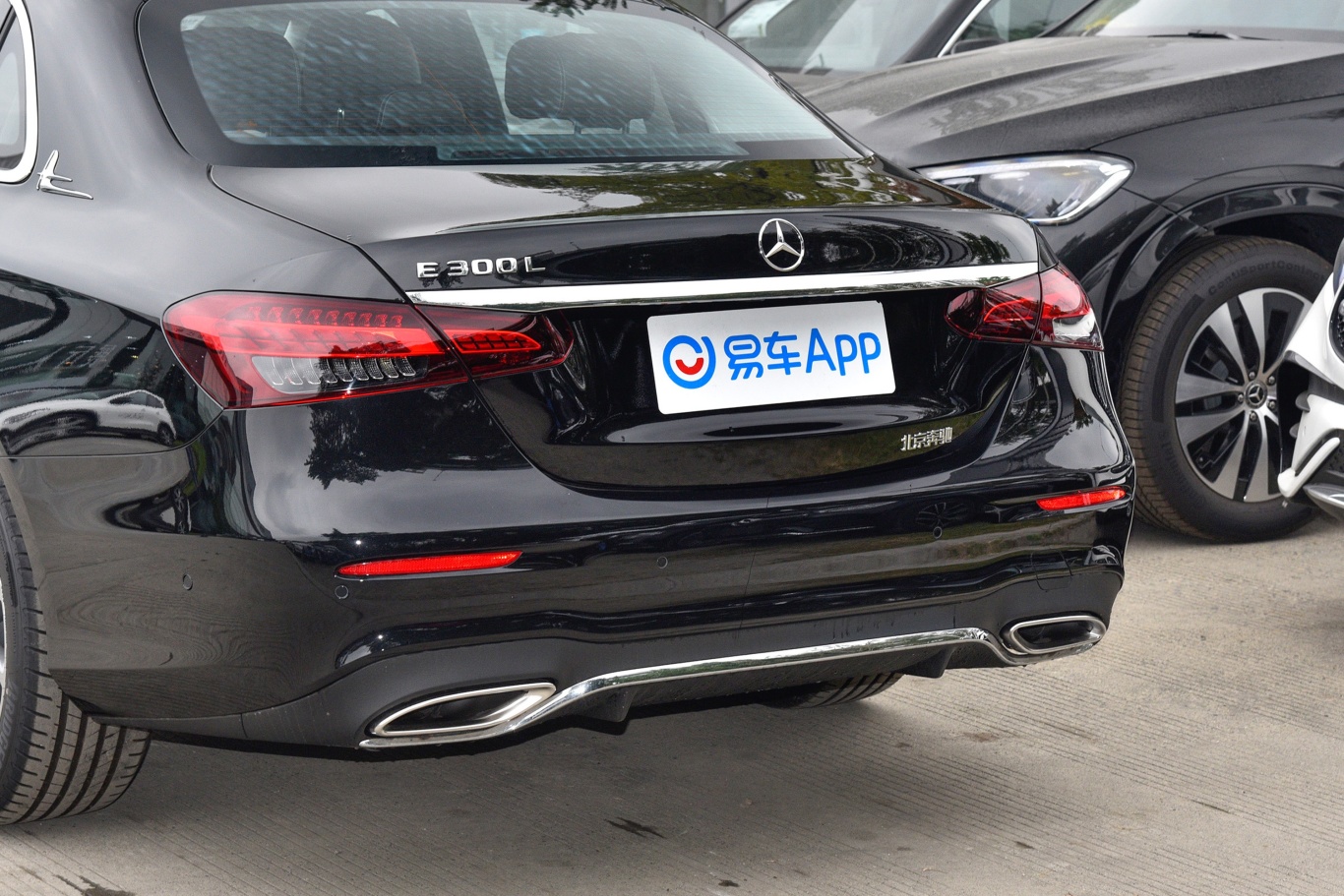 【奔驰E级改款 E 300 L 运动时尚型车尾特写图片-汽车图片大全】-易车