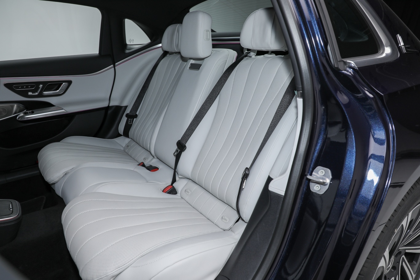 【奔驰E级E 300 L 豪华型后排座椅图片-汽车图片大全】-易车