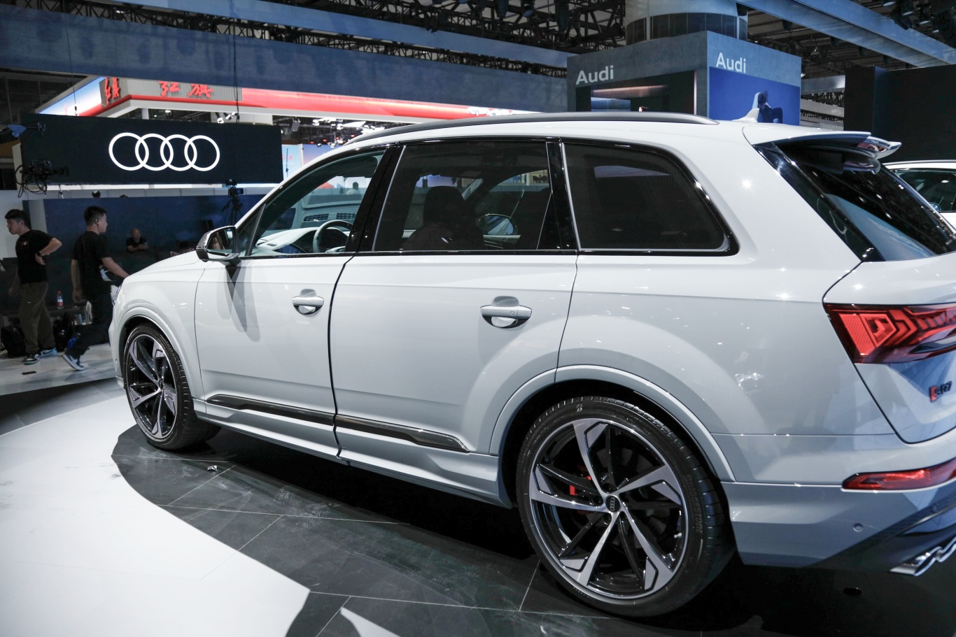 【奥迪SQ74.0T 暗夜骑士版外观图片-汽车图片大全】-易车