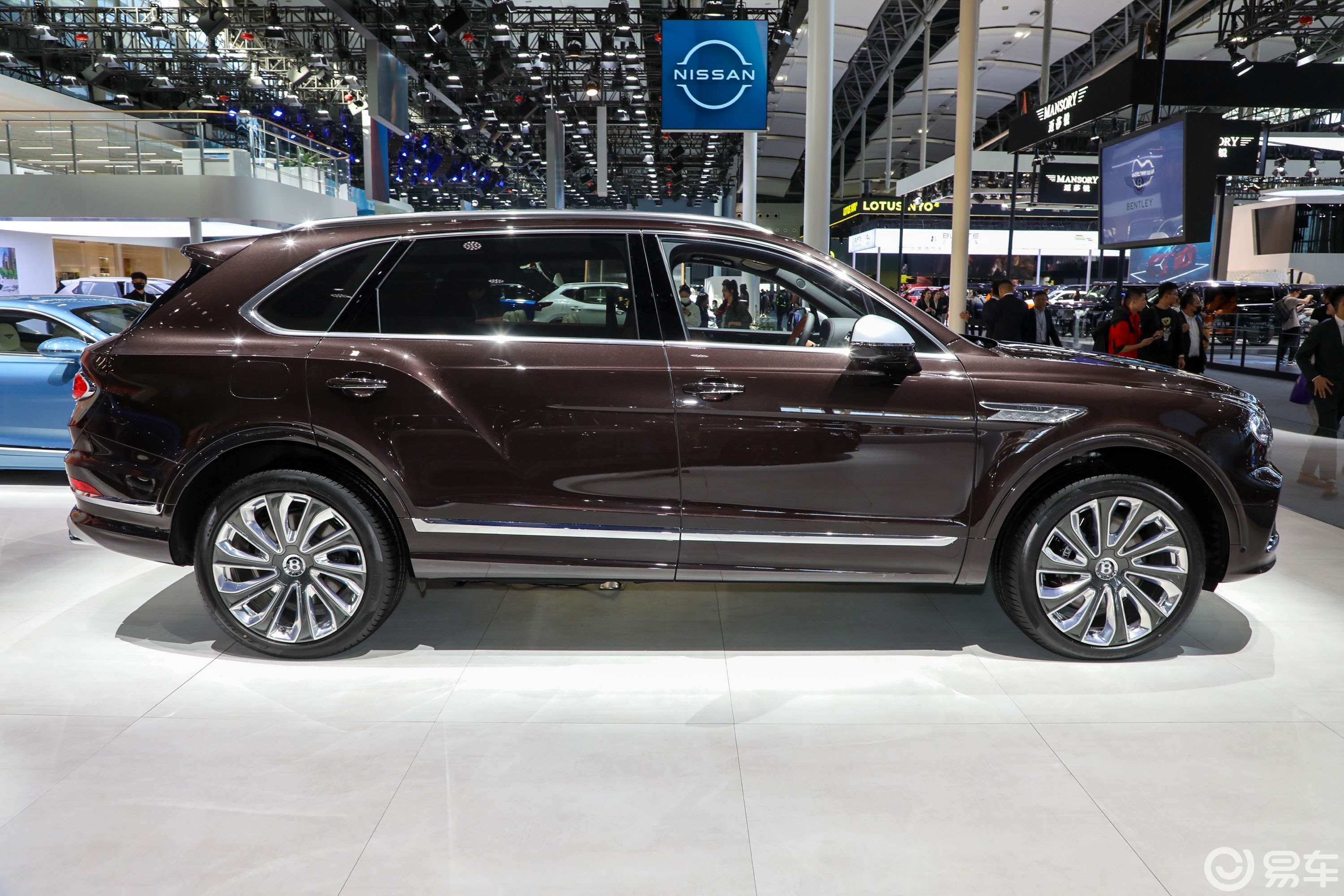 【添越4.0T V8 长轴距雅度版外观图片-汽车图片大全】-易车