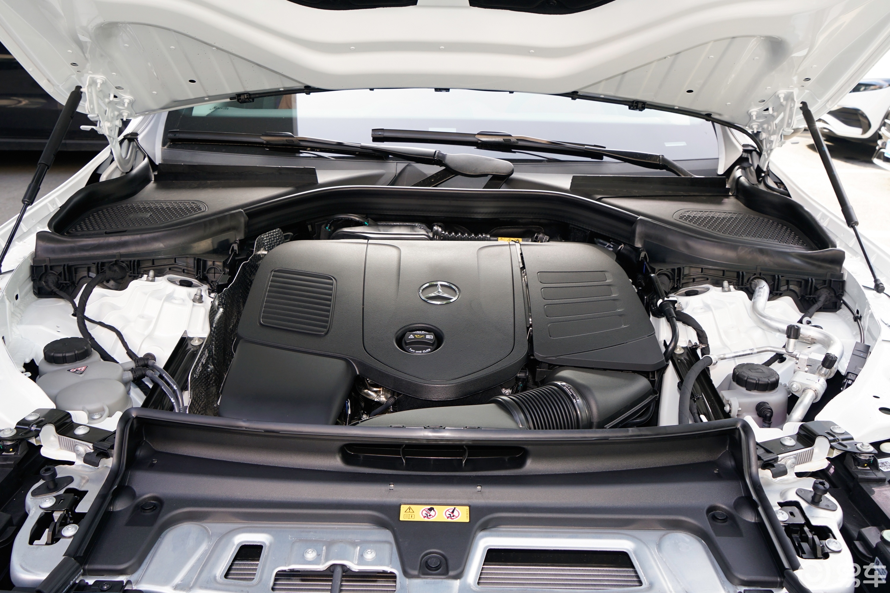 【奔驰GLC改款 GLC 260 L 4MATIC 动感型 7座发动机特写图片-汽车图片大全】-易车