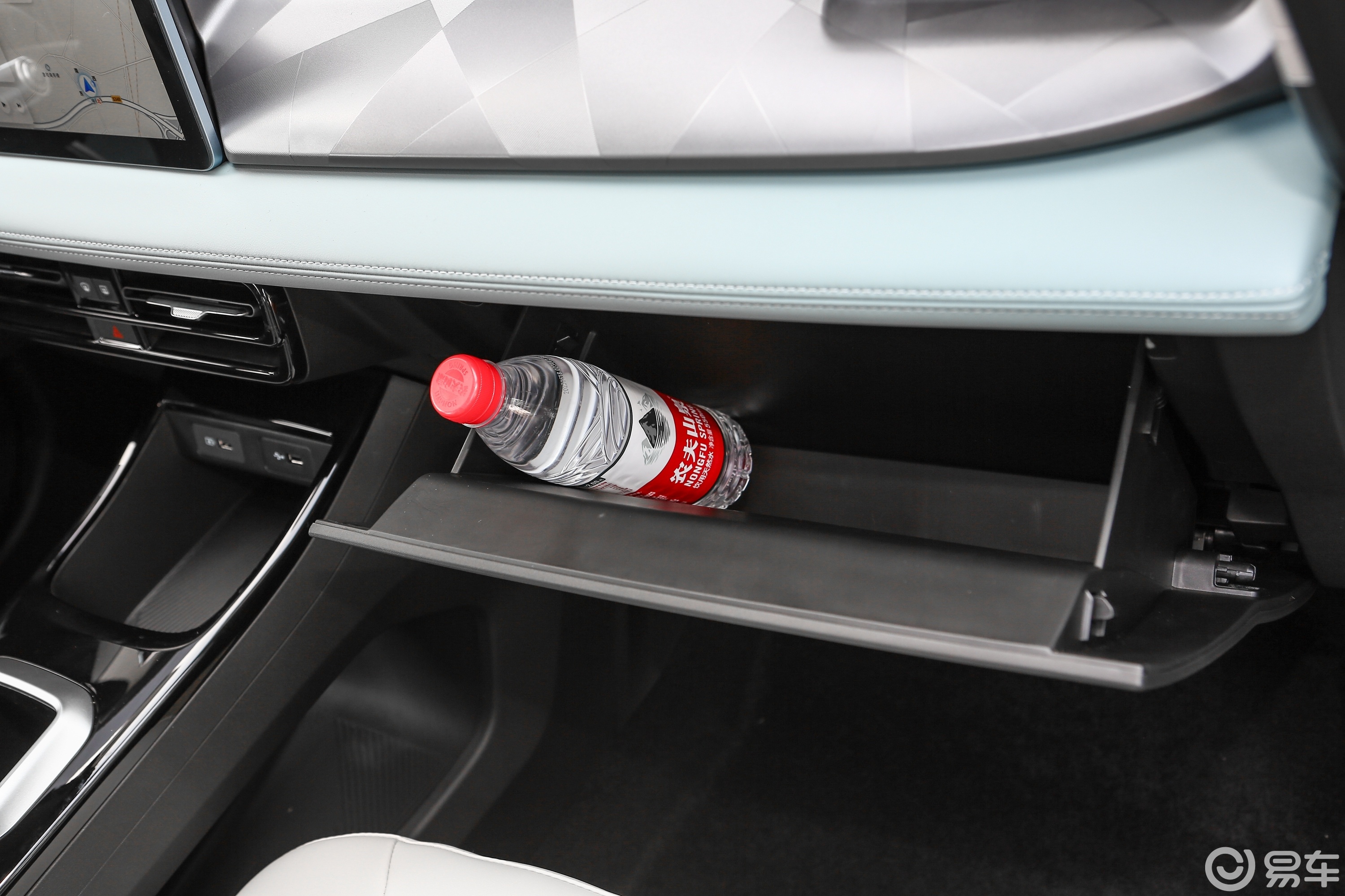 【吉利几何E萤火虫401km 星光副驾驶位图片-汽车图片大全】-易车