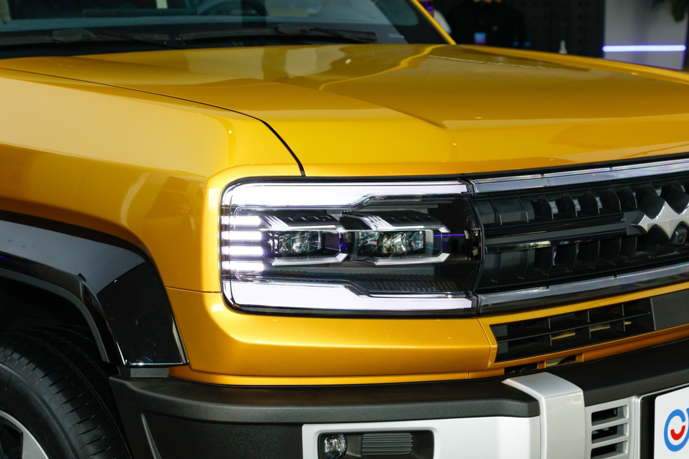 【豹51.5T 125km 领航版大灯侧45度俯拍图片-汽车图片大全】-易车