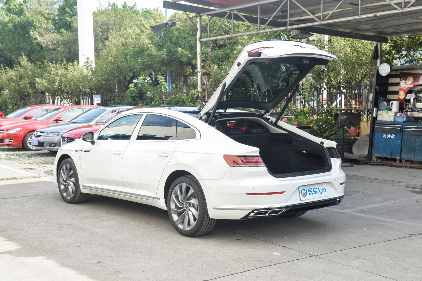 【一汽-大众CC380TSI 耀目版后备厢开启45度侧拍图片-汽车图片大全】-易车
