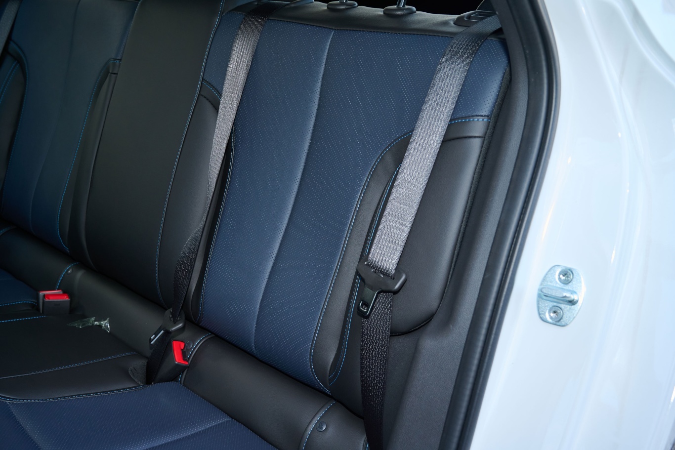 【微蓝VELITE 6 纯电动430km 舒享版后排空间图片-汽车图片大全】-易车